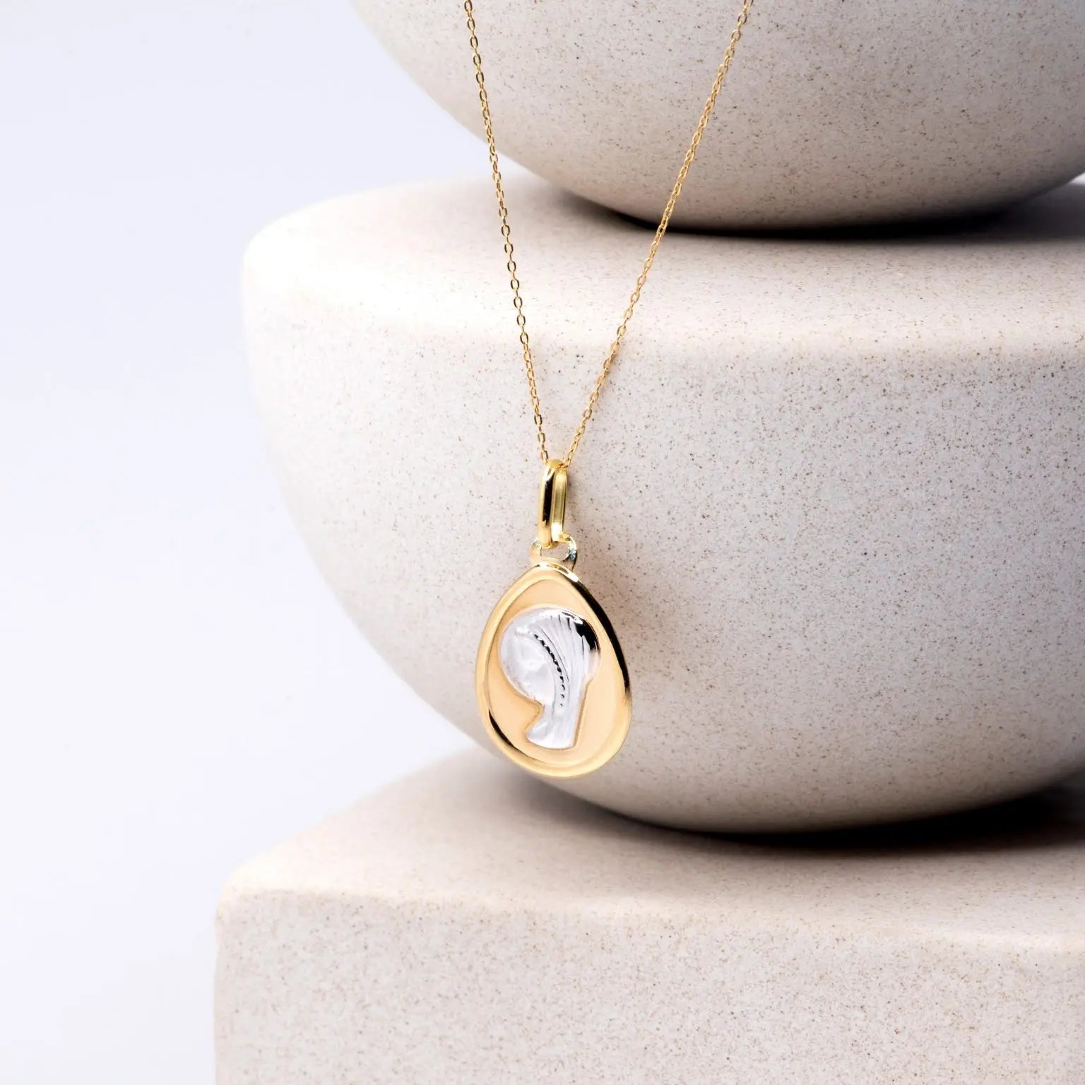 Descubre el significado de cada Medalla de Oro Religiosa